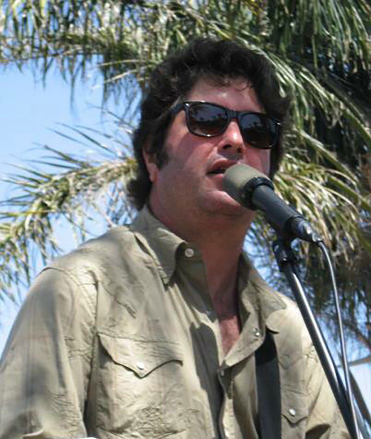 Chris Cruz Carries On OC’s Folk Tradition – OC Weekly