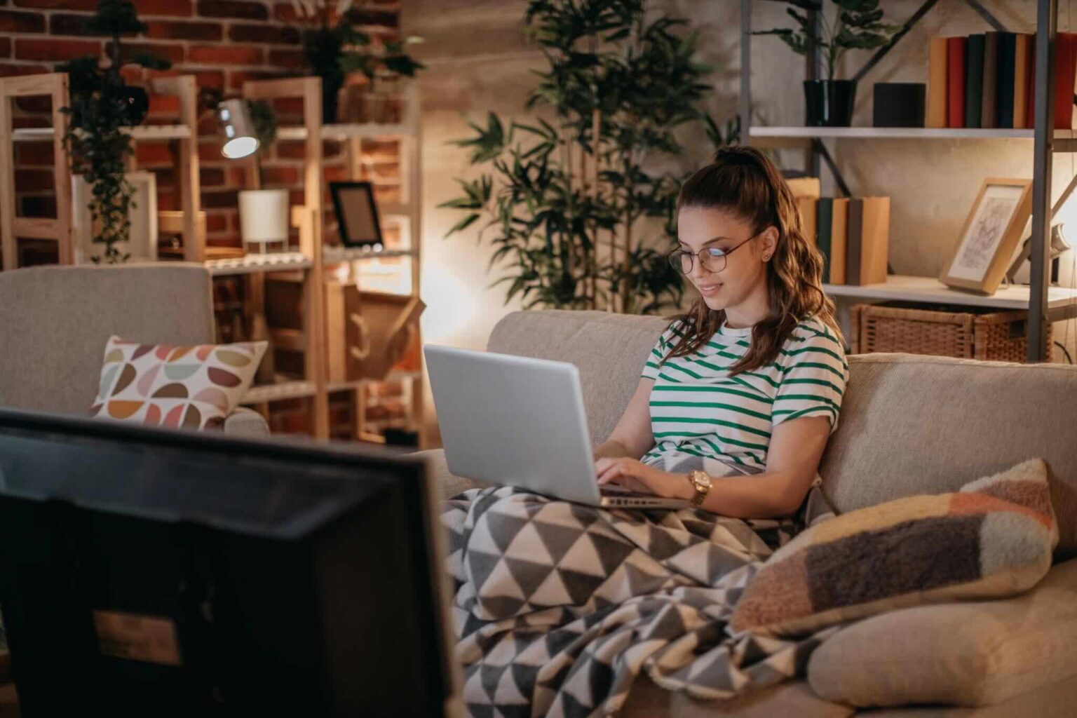 The Growing Appeal of Online Entertainment in Orange County – OC Weekly